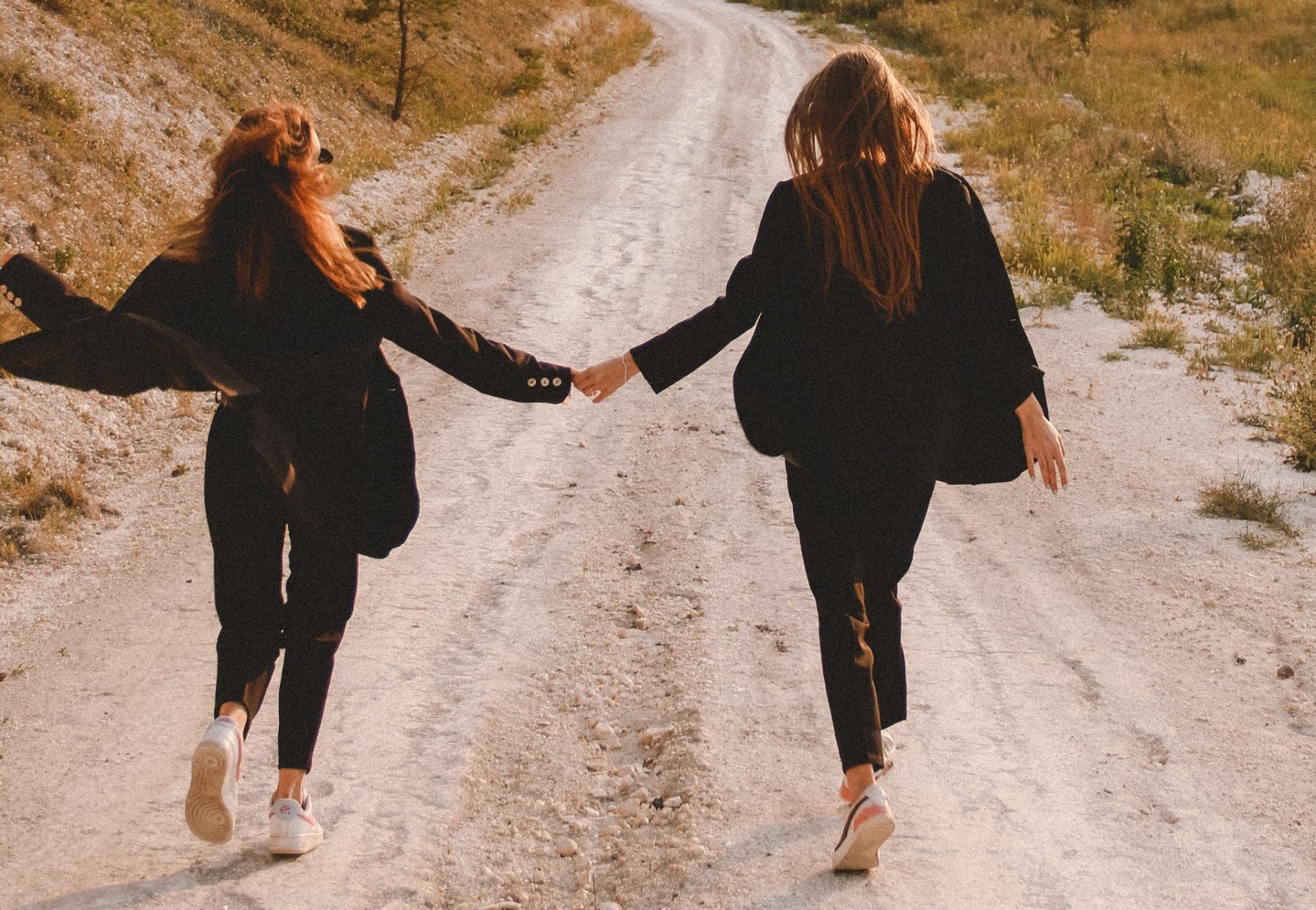 Am aflat că pe prietena mea o înșală soțul. Ce să fac, îi spun sau nu?